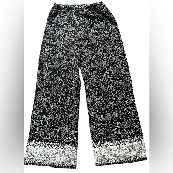 Robert Louis | Pants & Jumpsuits | Robert Louis Black And White Floral ...
